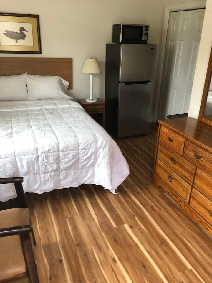Home Away From Home #R6 - Working Person Special - Lake City, SC