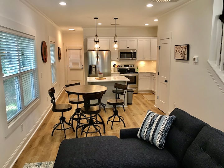 Wonderful New Townhome Steps To Downtown Greenville - Greenville, SC