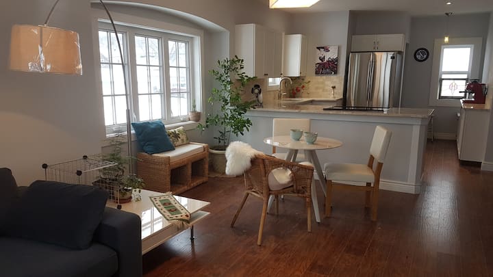 Stylish Bungalow - Regina