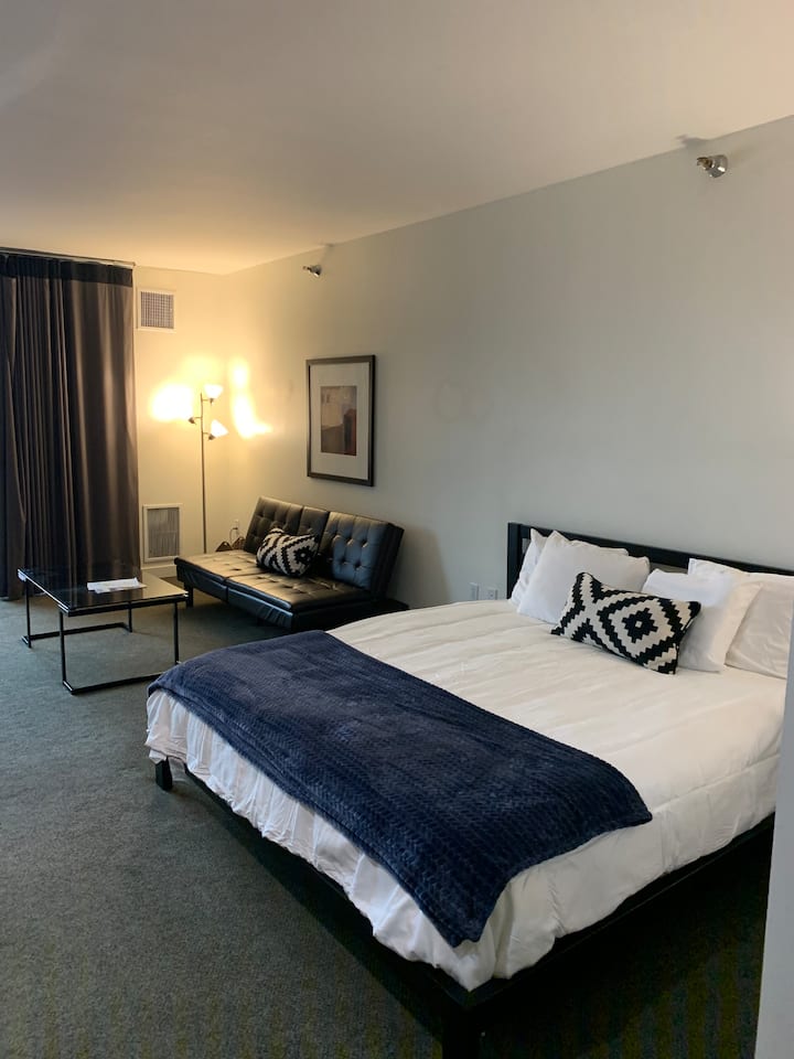 Gorgeous Lake Las Vegas Retreat - Henderson, NV