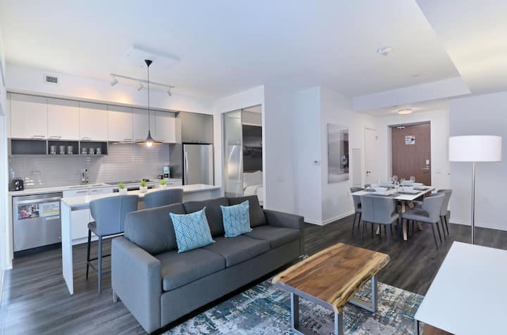 3 Bed/2 Bath-upscale Furnished-bay/gerrard-livmore - Toronto, ON