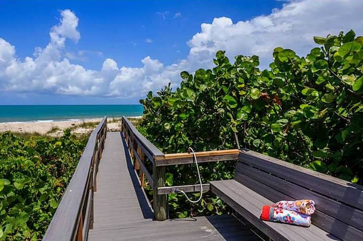 Beach Retreat East Of A1a - Vero Beach, FL