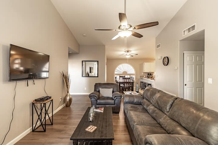Peoria Home With 2 Car Garage! High Speed Internet - Peoria