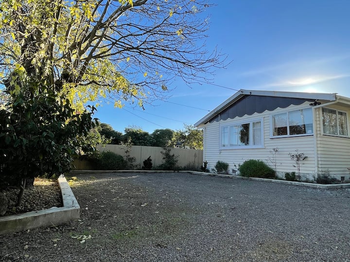 Extravagant Home In The Heart Of Masterton -