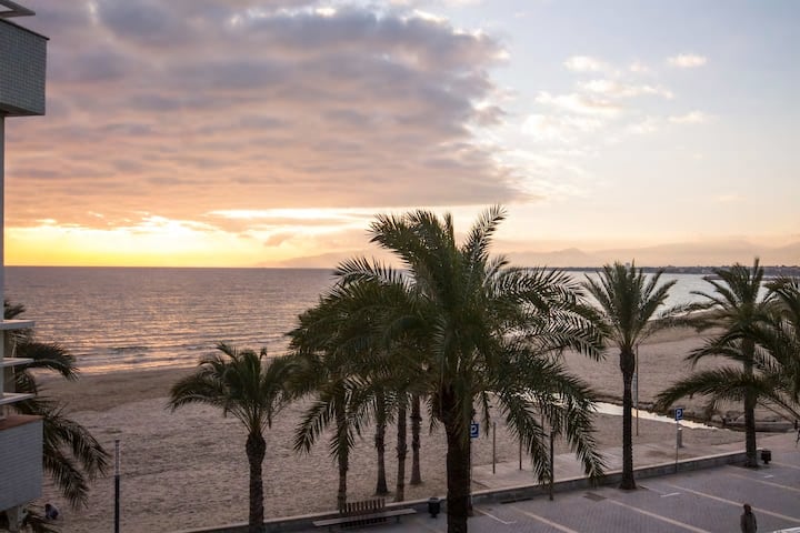 Modern Flat For 9 Right In Front Of The Beach! - Salou