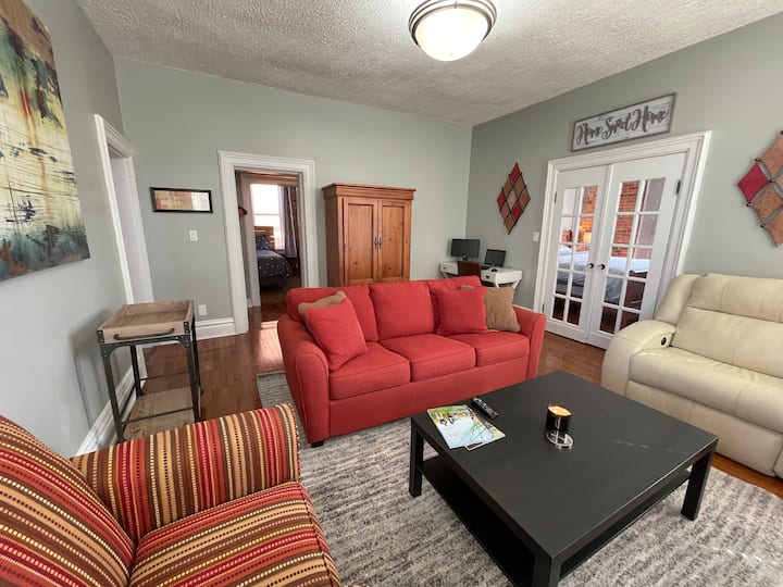 Ohio Hideaway- 3br, King Bed, Washer/dryer - Columbus, OH