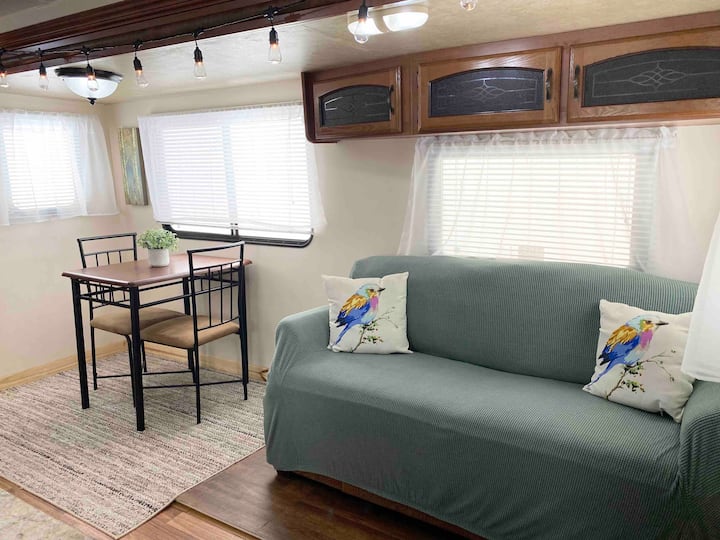 Tampa Getaway Private Entrance/patio
1br Camper - タンパ, FL