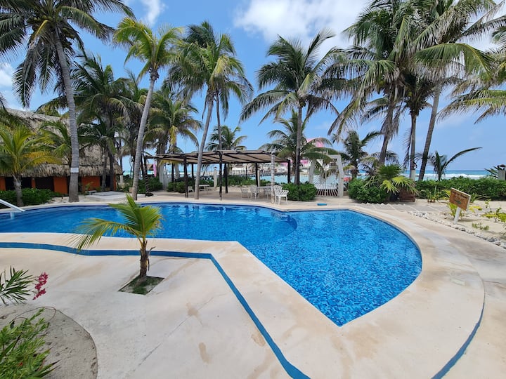 Cozy Villakiin, Ocean Front Property With Pool - Isla Mujeres