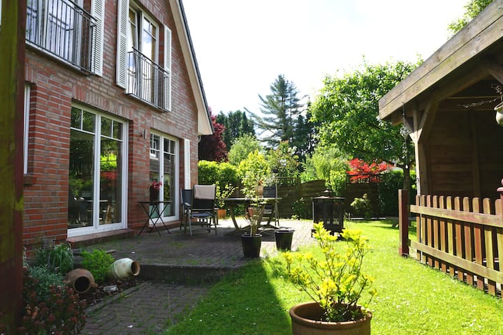 Pretty Room + Garden In The North-east Of Hamburg - Hamburg