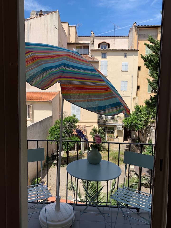 Cosy Studio Design In Old Antibes With Balcony - Antibes