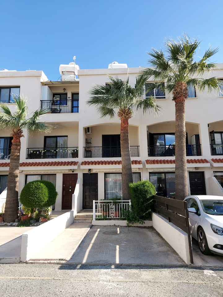 Apartment (Spacious 2 Level) 2 Bdr Near The Sea - Paphos