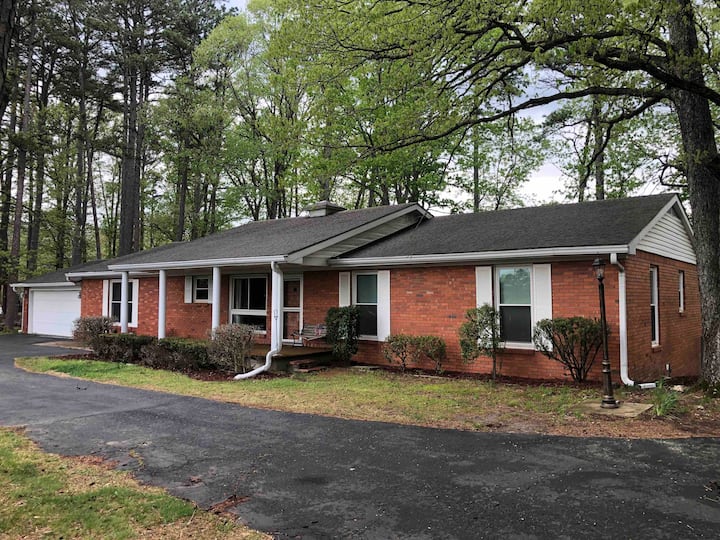 Dave’s Place - Eureka Springs, AR