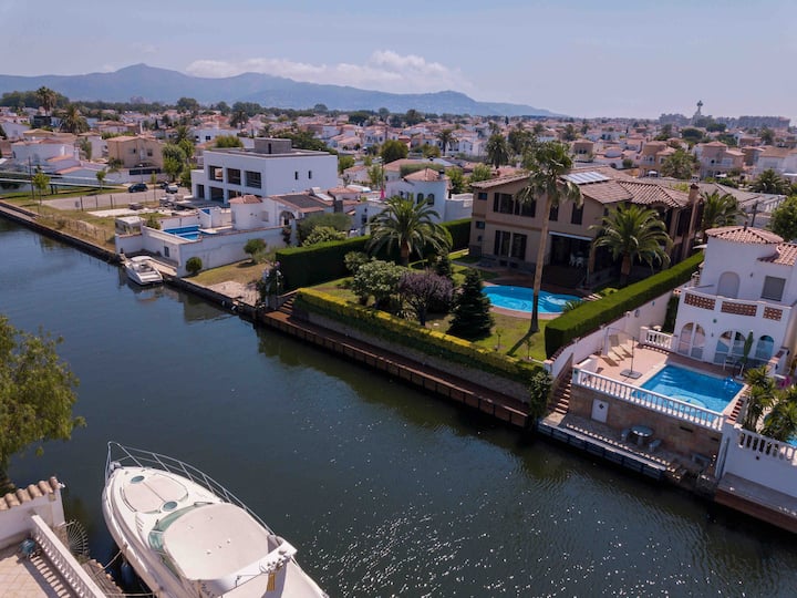 Milenial Immo | Exclusiva Villa Al Canal Y Piscina - Roses