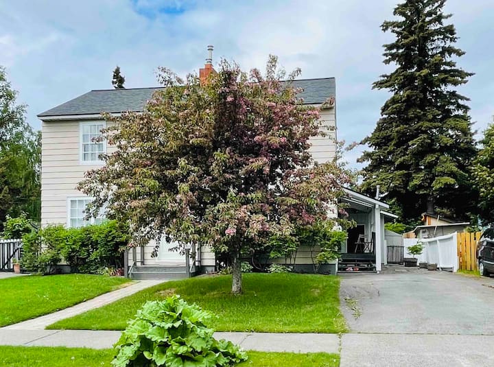 The Rhubarb Retreat - 2 Br Downtown Anchorage - Alaska