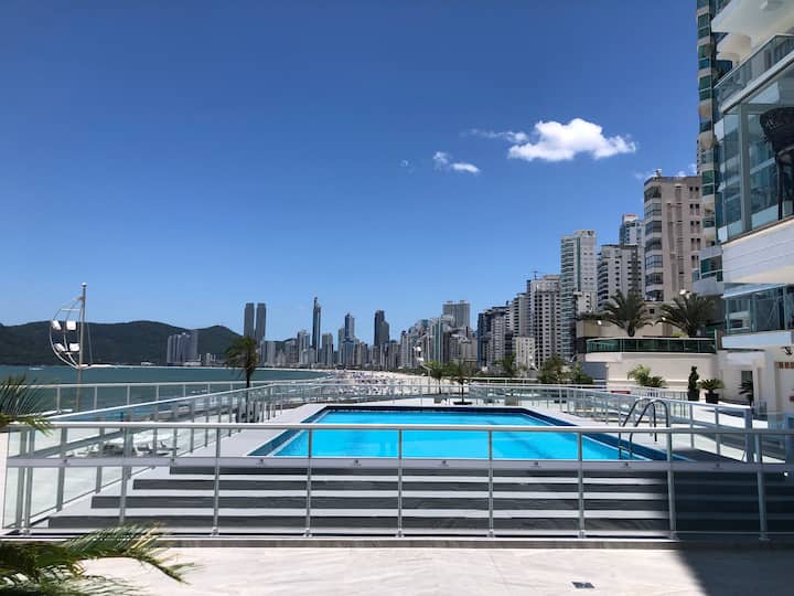 Pé Na Areia Balneário Camboriú Beira Mar C/garagem - Balneário Camboriú