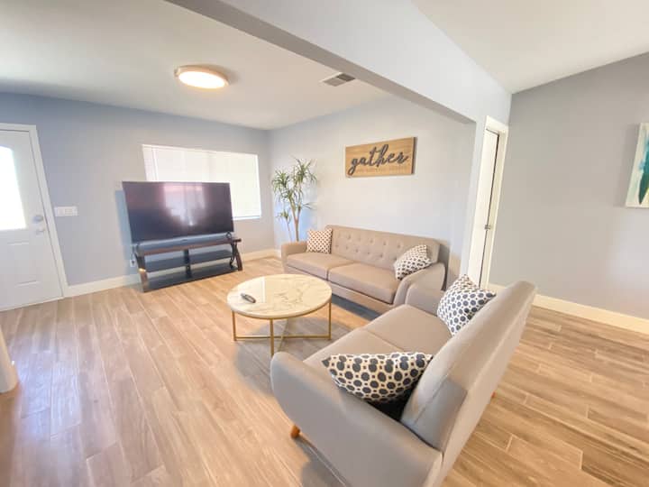 Stylish - Fun House With Swimming Pool And Games - Henderson, NV