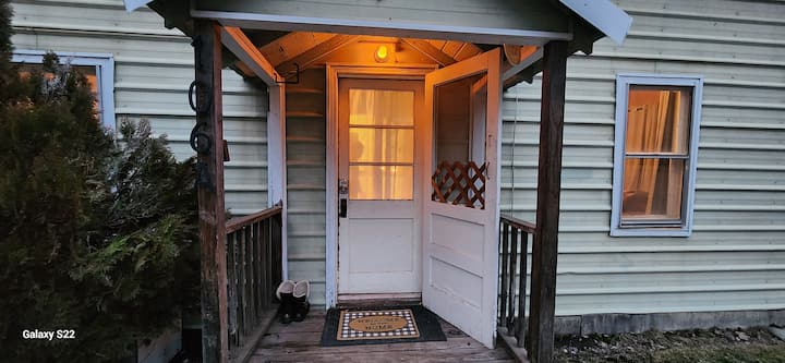 The Outback Bungalow W/hot Tub *No Cleaning Fee* - Kellogg, ID