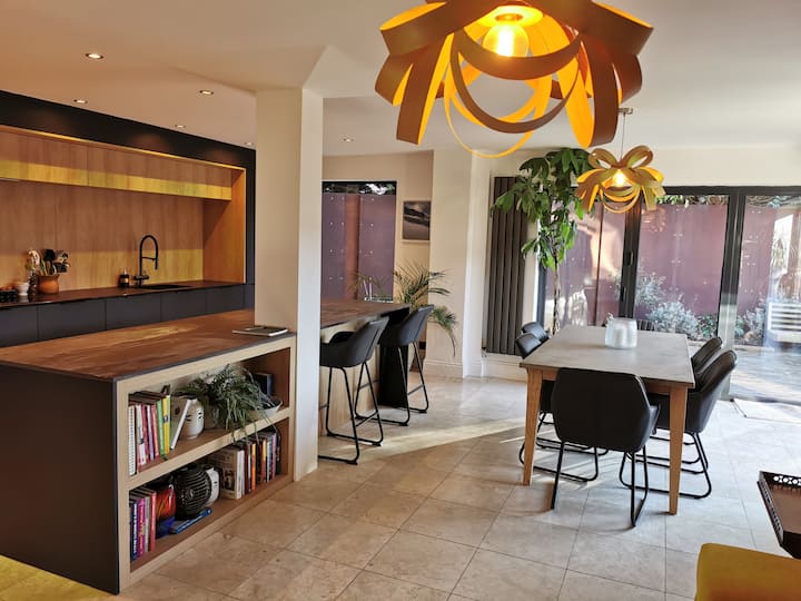 Private, Modern And Spacious Detached House - Cheltenham