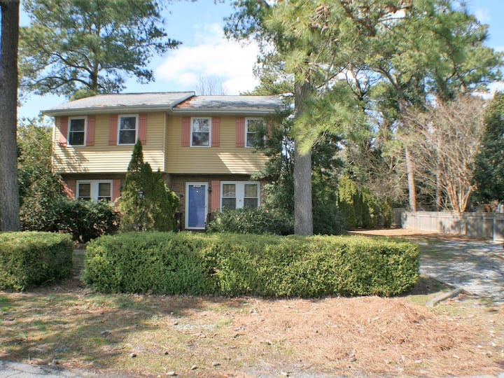 Centrally Located Beach House - Rehoboth Beach, DE