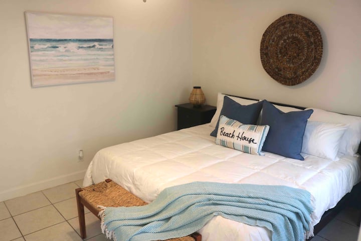 Charming Pompano Beach Retreat Steps From Beach - Pompano Beach, FL