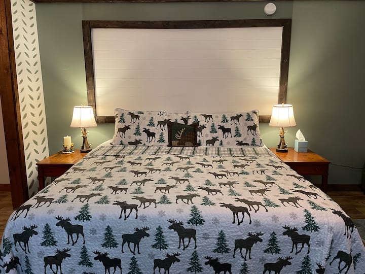 Moose Is Loose - Cozy Lodge Room - Poconos