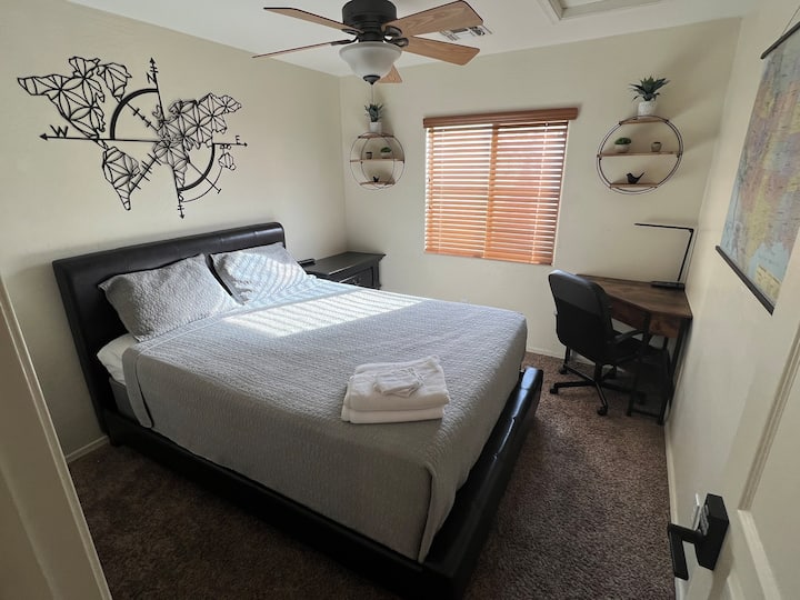 Cozy Room: Quiet, Clean, Queen, Fast Wi-fi - Gilbert, AZ