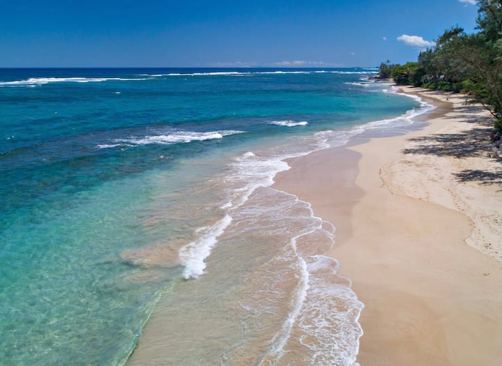 Beautiful Remodeled Beach House Steps To The Beach - Laie, HI