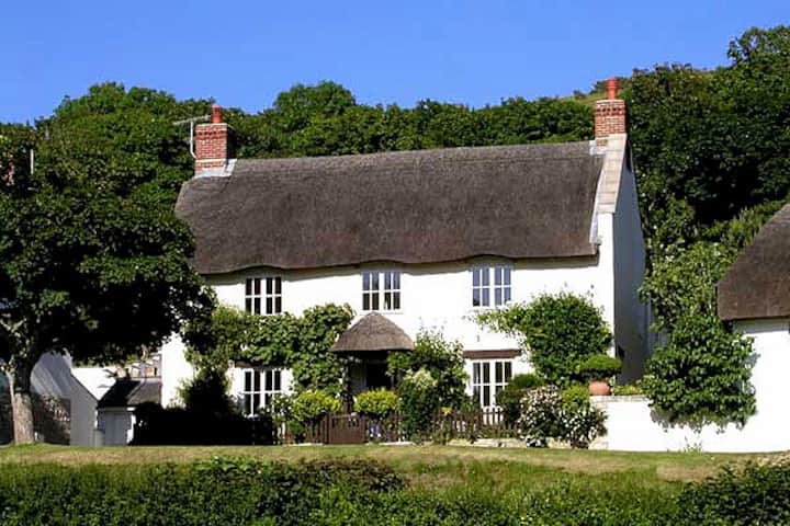 Spacious Thatched Cottage In West Lulworth, Dorset - Lulworth Cove
