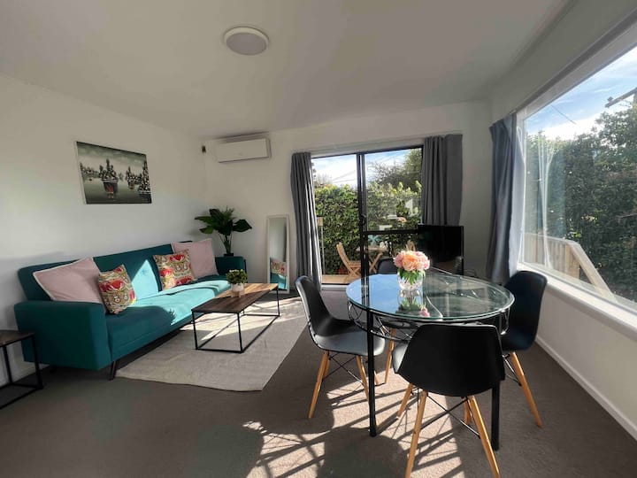 Entire 2-bedroom Home & Free Parking On Premises - Wellington