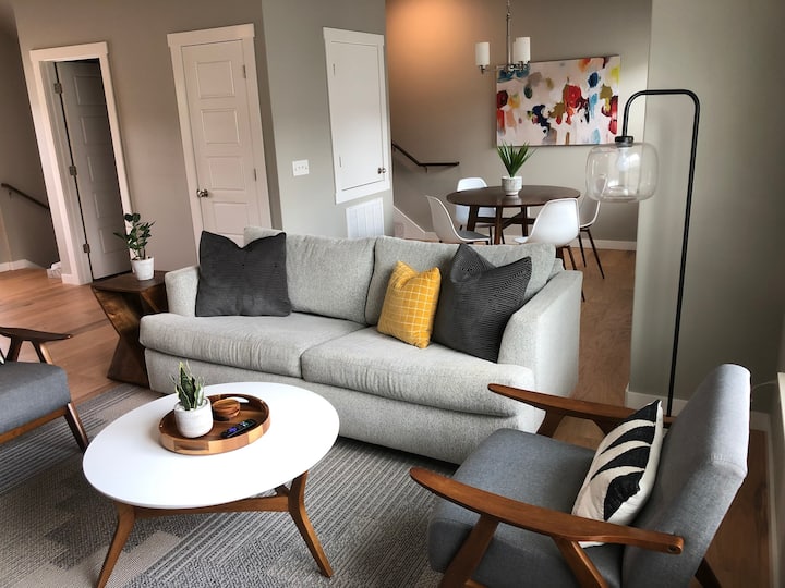 Fun, Fayetteville Getaway W/ Garage - Fayetteville, AR