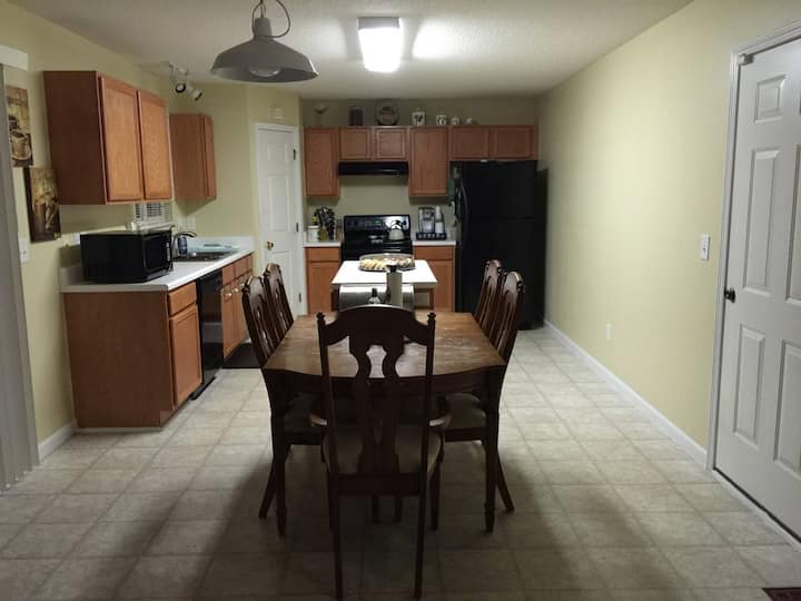 Business Travel, Passing Through? Private Bathroom - High Point, NC