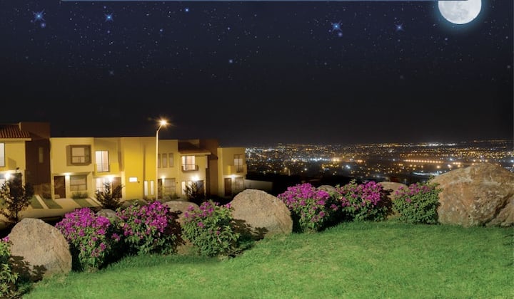 Relaxed Up-hill Gated Community, Complete House - Miguel Hidalgo y Costilla Guadalajara Airport (GDL)