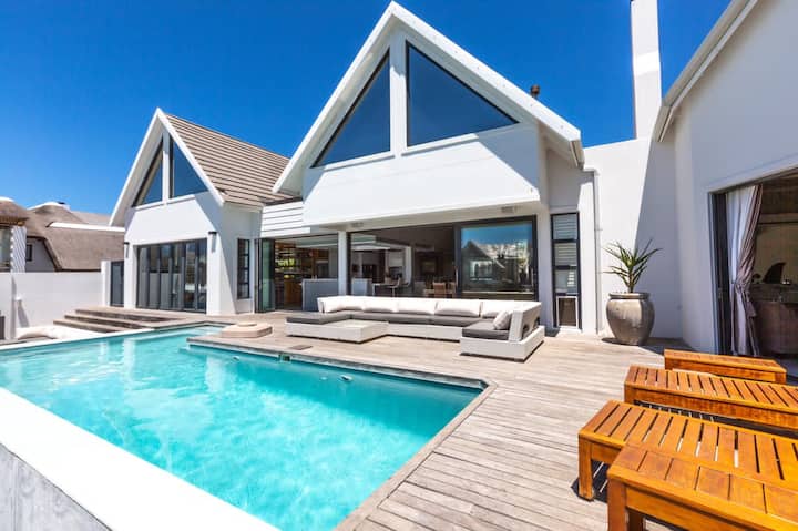 A Canal Home You Will Never Want To Leave!! - Saint Francis Bay