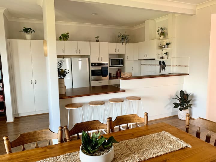Chalmers Street Beach House @ Flynns Beach - Port Macquarie