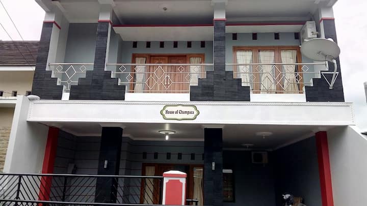 House Of Champaca - 6 Rooms With Ac - Yogyakarta