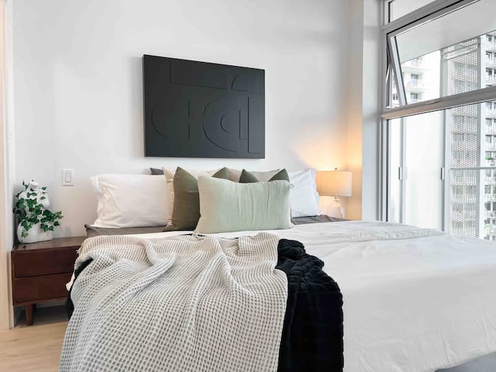 Free Prkin/gym/private Balcony/sky-train/sleeps4pp - Burnaby