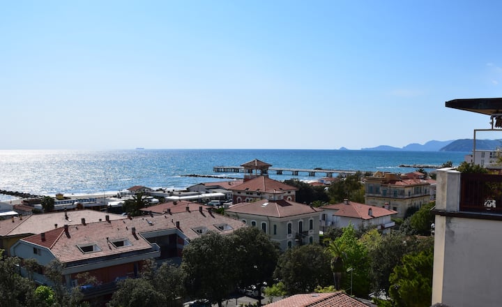 Vicinissima Al Mare, La Casa Di Iva Vi Attende - Marina di Massa
