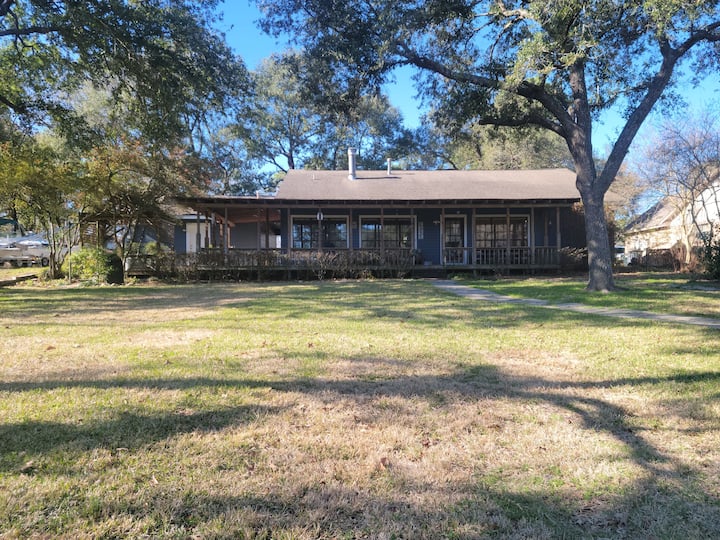 Beautiful House On The Water! - Crosby, TX