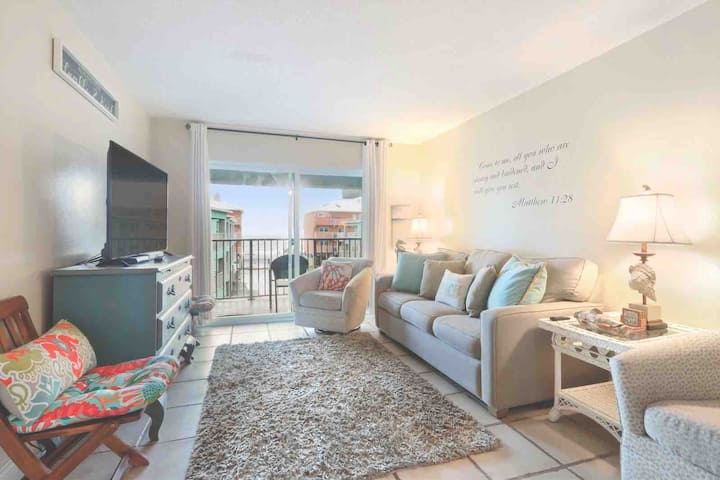 Harbor House Beach Condo With Gulf View! - Gulf Shores, AL