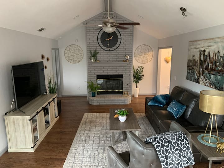 Amazing House In Great Location Carrollton, Tx - Carrollton, TX