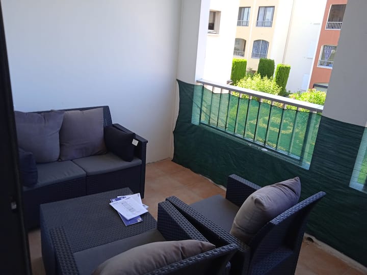 Loue Appartement Meublé Frigo, Micro-ondes - Saint-Aygulf