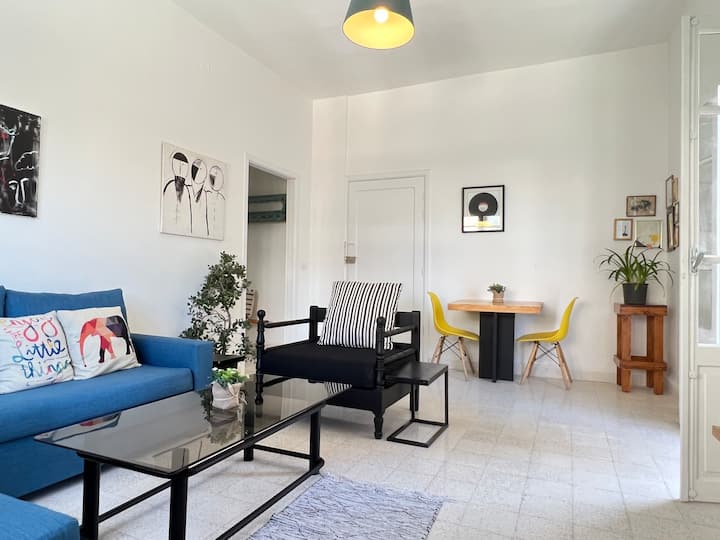 Sunlit 2br Apt On Marmikhael Stairs - Beirut