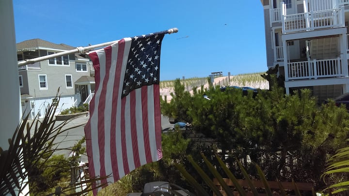 Vintage Charm And Comfort. Steps To The Beach! - Beach Haven, NJ