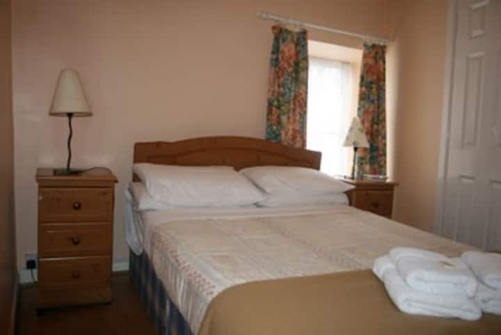 Central Location - Double Room - Kilkenny