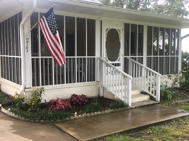 Cozy Cottage - Oak Island, NC