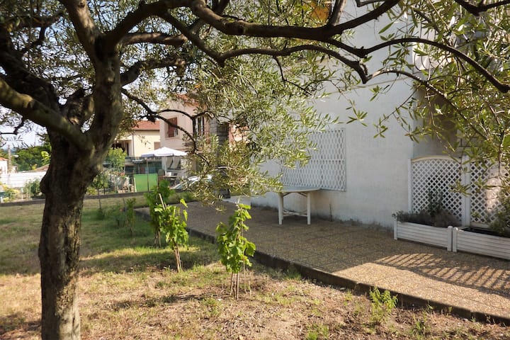 Dans Villa, 90 M2 Proche Centre Historique - Pézenas