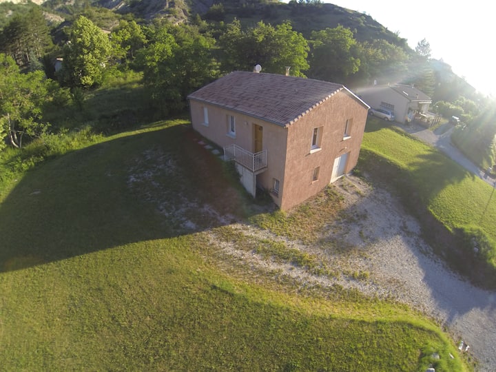 Maison Grand Jardin à La Montagne - Serres