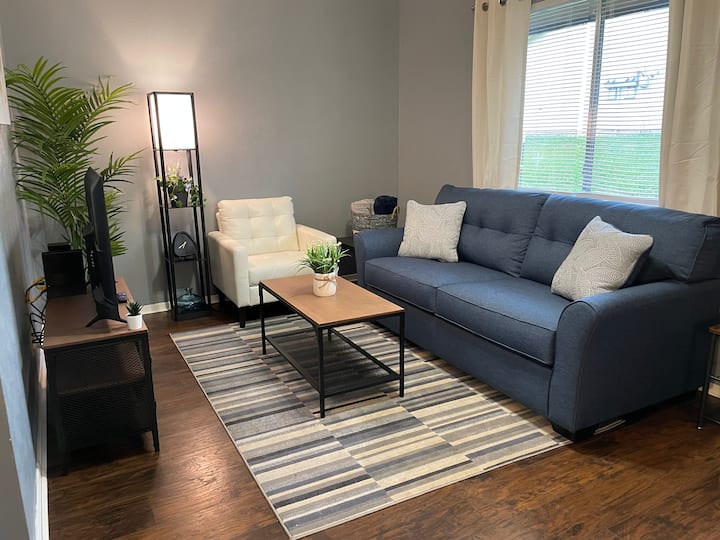 Complimentary Wine, 4 Min From Fort Hood, Apt #3 - Killeen, TX
