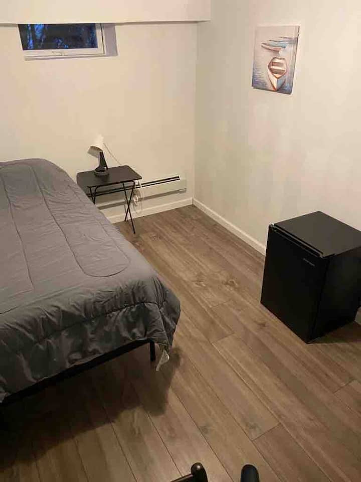 Cozy 1br In A Single Family House High Basement R2 - Edison, NJ