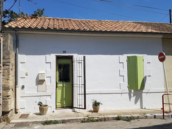 Jolie Petite Maison Idéalement Placée - Arles